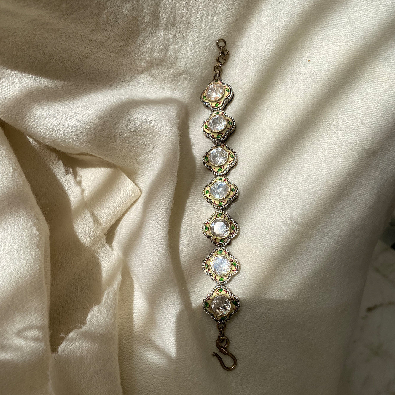 Eterno India - Modern Indian Heirloom